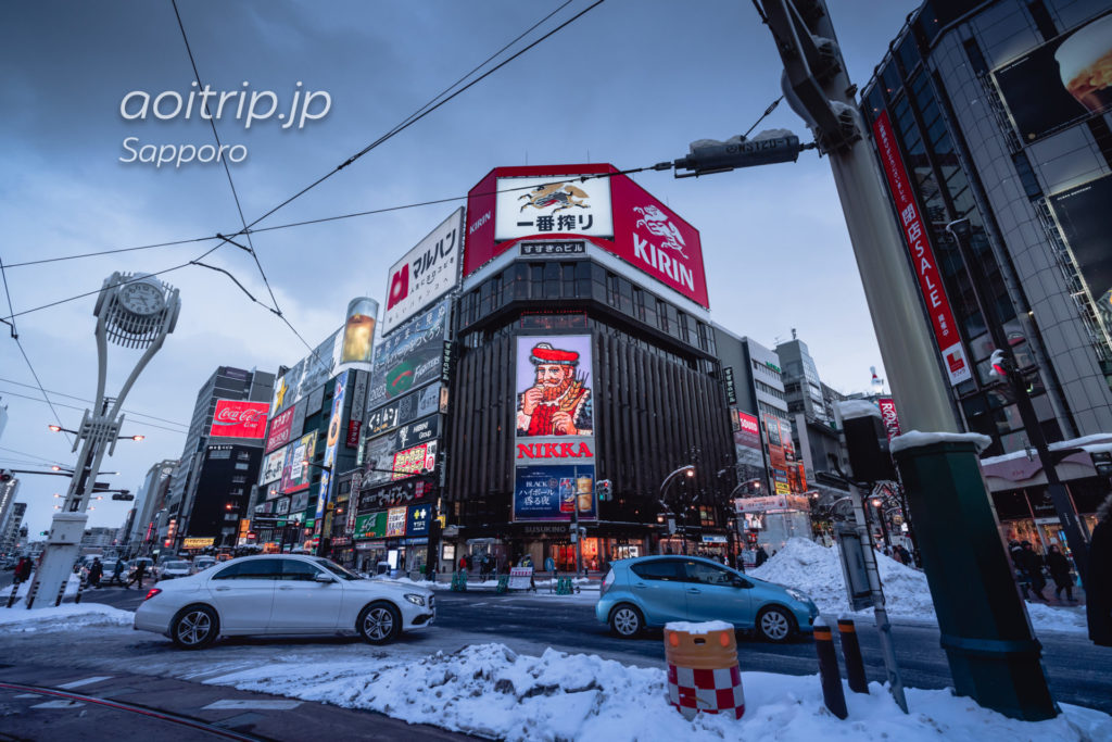 札幌すすきの交差点 ニッカウヰスキー看板 Nikka Whisky Signboard, Susukino, Sapporo | あおいとりっぷ
